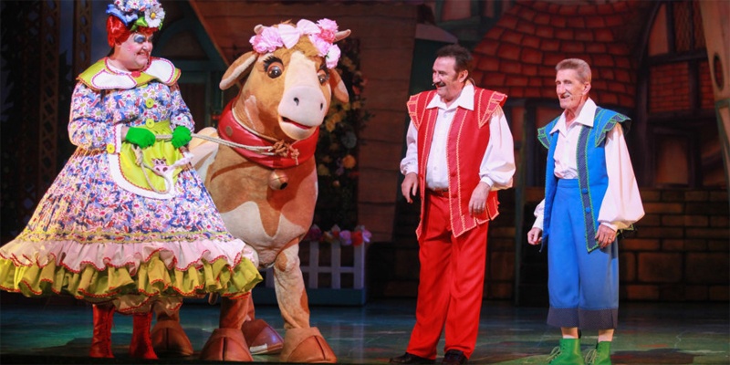 Panto Review: The Chuckle Brothers in TRCH's Jack and the Beanstalk ...