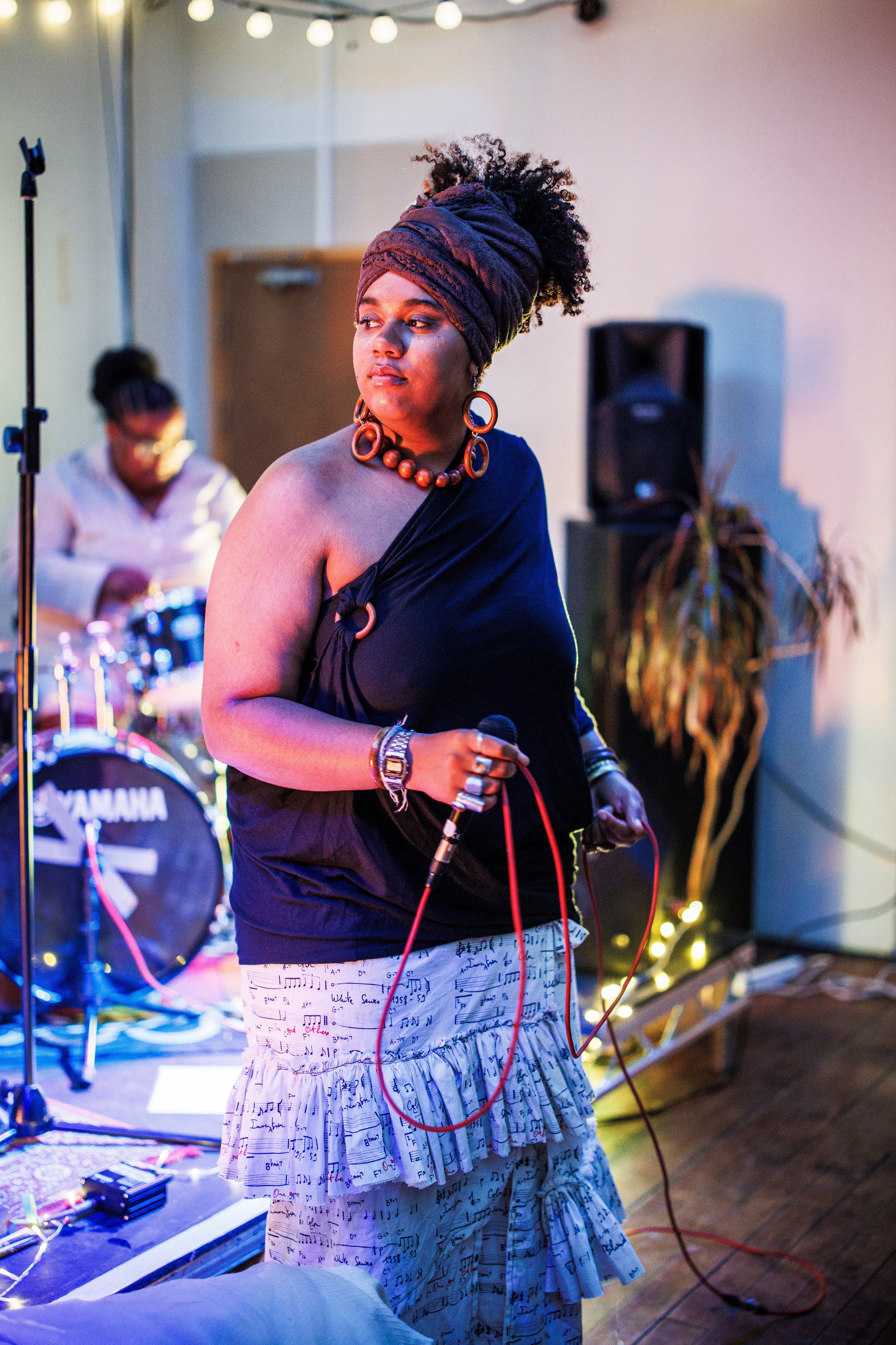 In photos: Vee Adu at The Old Bus Depot, with SUNIQ and Rowan Holly ...