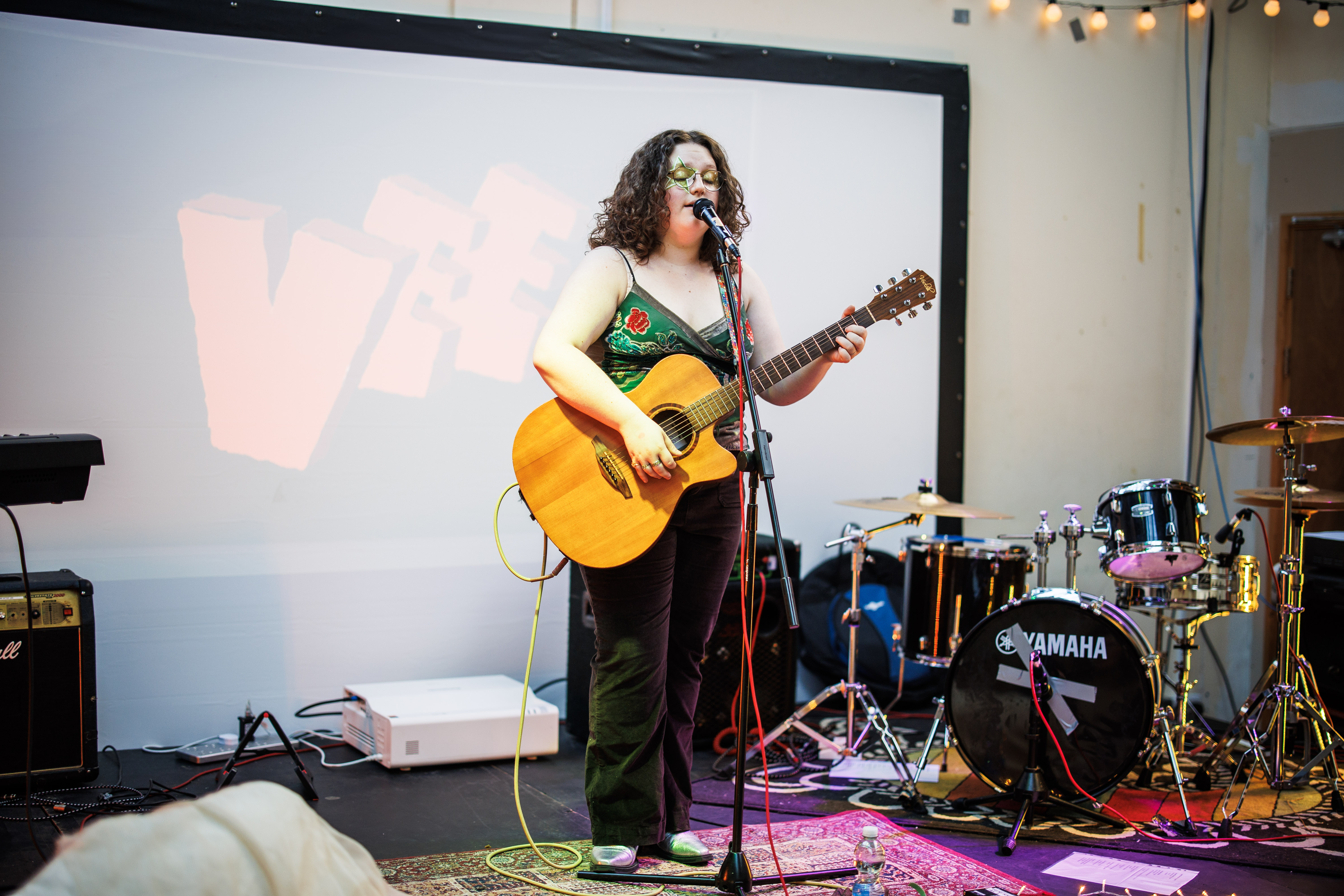 In photos: Vee Adu at The Old Bus Depot, with SUNIQ and Rowan Holly ...