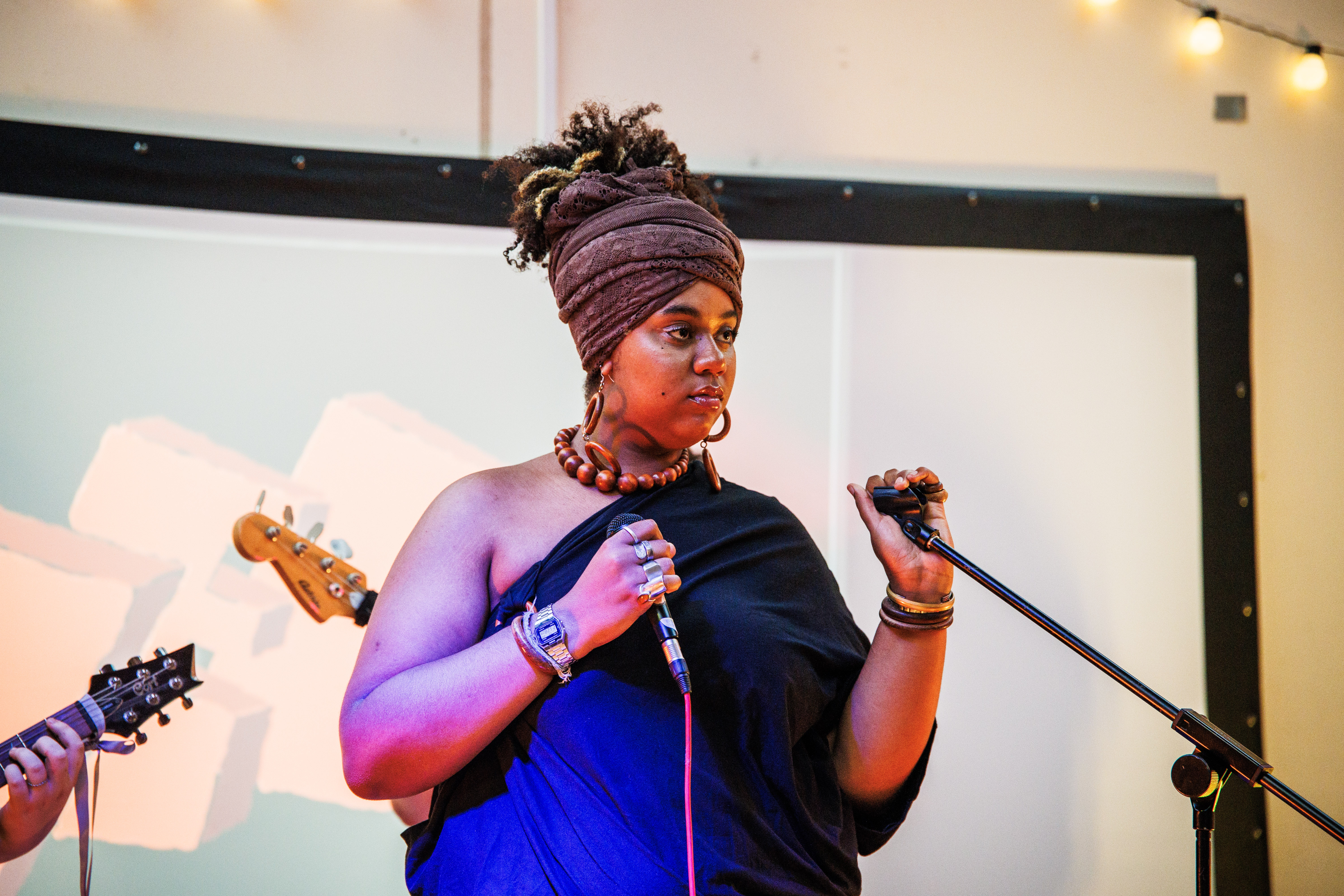 In photos: Vee Adu at The Old Bus Depot, with SUNIQ and Rowan Holly ...