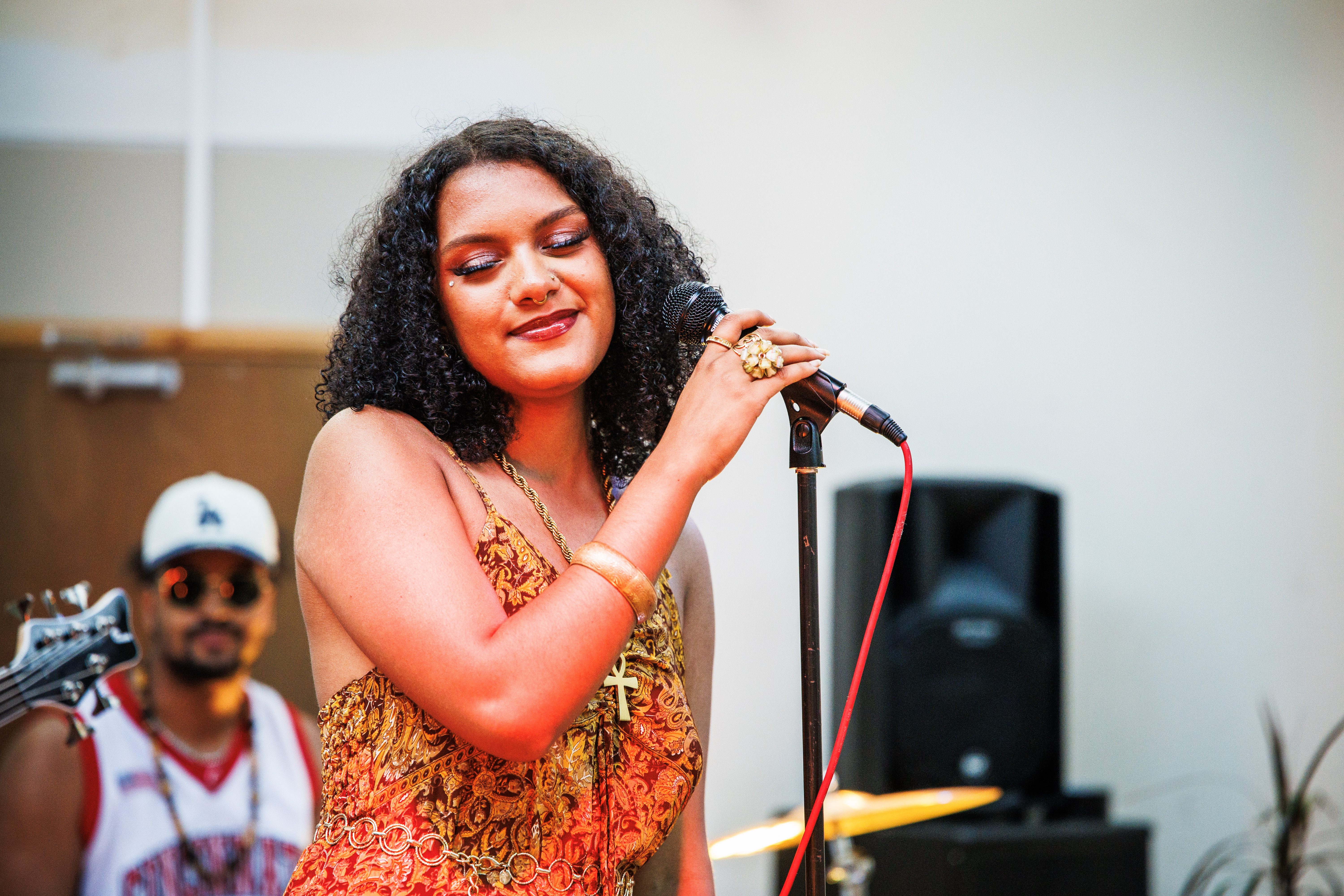 In photos: Vee Adu at The Old Bus Depot, with SUNIQ and Rowan Holly ...