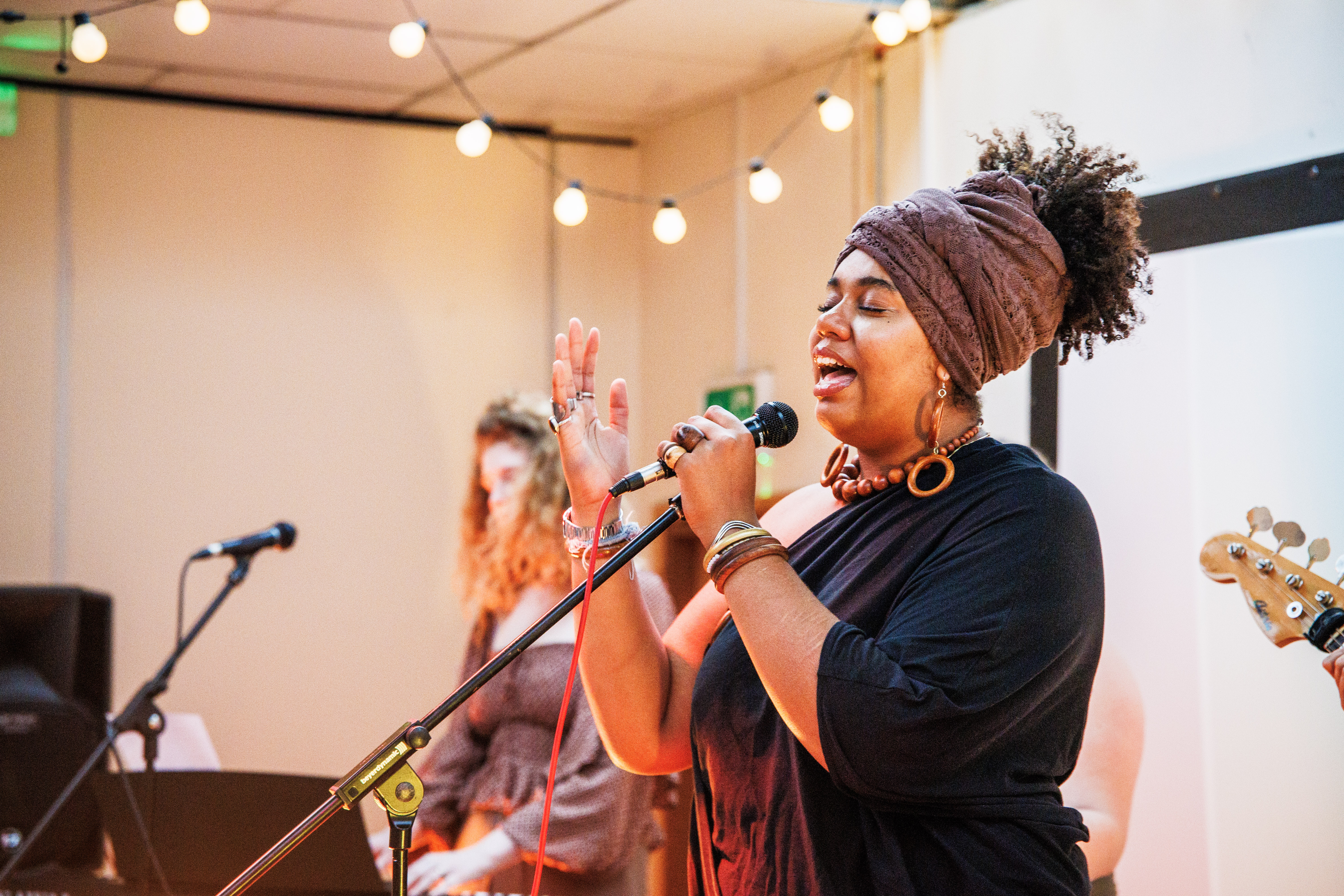 In photos: Vee Adu at The Old Bus Depot, with SUNIQ and Rowan Holly ...