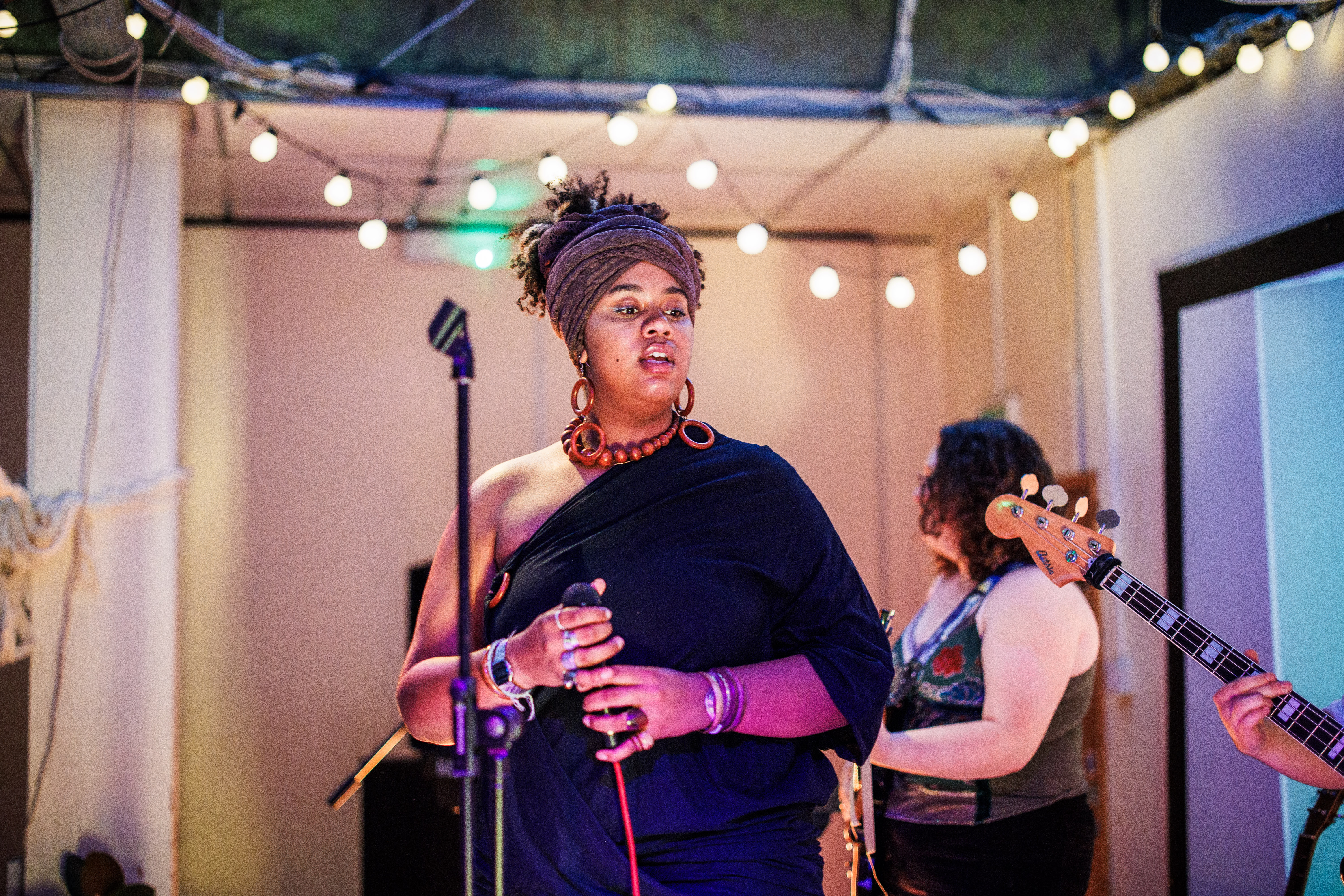In photos: Vee Adu at The Old Bus Depot, with SUNIQ and Rowan Holly ...