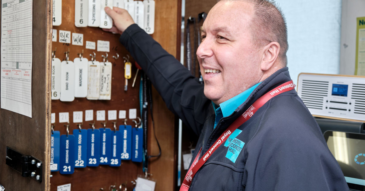 Meet Stage Door Keeper Steve Harvey, the Man Who Greets the Stars at ...