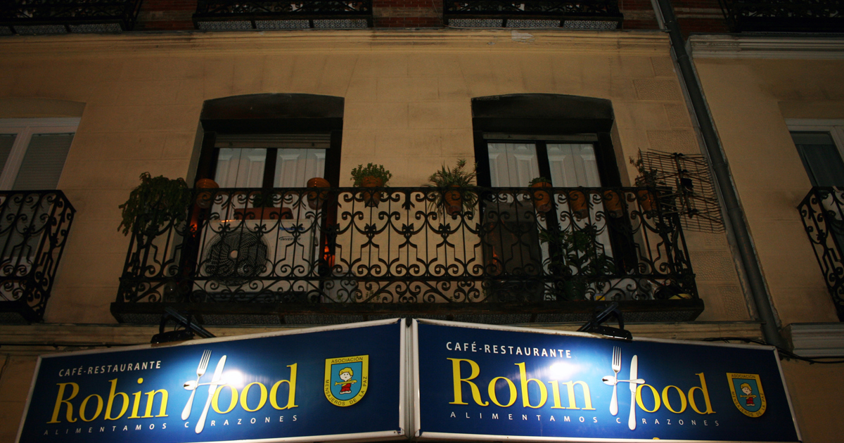 Dining with the Homeless at Madrid's Robin Hood Social Restaurant ...