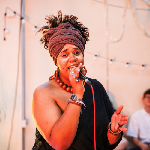 In photos: Vee Adu at The Old Bus Depot, with SUNIQ and Rowan Holly ...